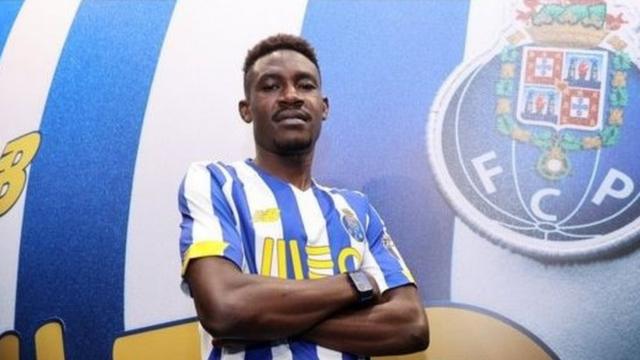 Abubuwan da ke faruwa a cinikayyar 'yan kwallo da wasu labarin wasanni ...