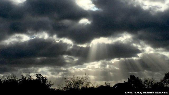 Gallery: Crepuscular rays - BBC Weather