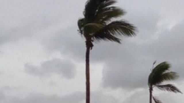Dust cloud hits Western Australia as cyclone looms - BBC News