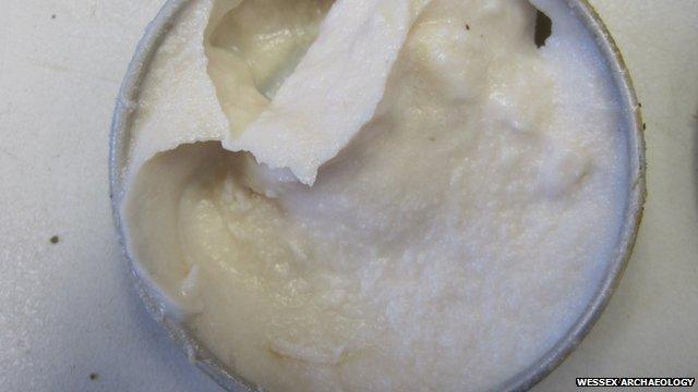 US Army sun cream unearthed on Salisbury Plain - BBC News