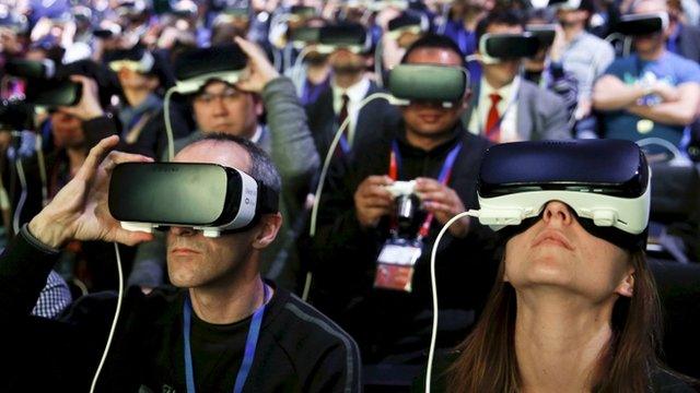 VR headset shipments 'to boom' in 2016 - BBC News