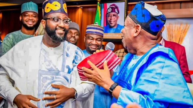 Ganduje ya karbi 'ya'yan jam'iyyar NNPP ta Kwankwaso - BBC News Hausa