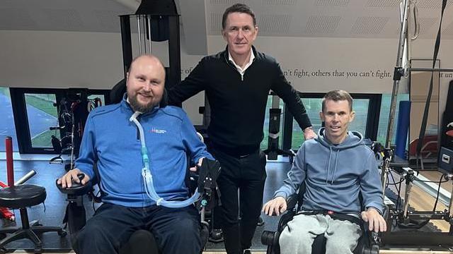 AP McCoy to run London Marathon to support charity - BBC News