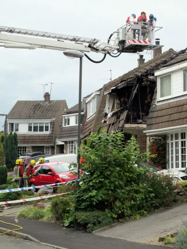 As it happened: Two killed in Derbyshire house explosion - BBC News