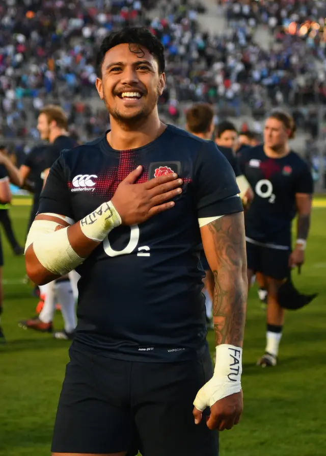 England beat Argentina 38-34 as Solomona scores winning try - BBC Sport