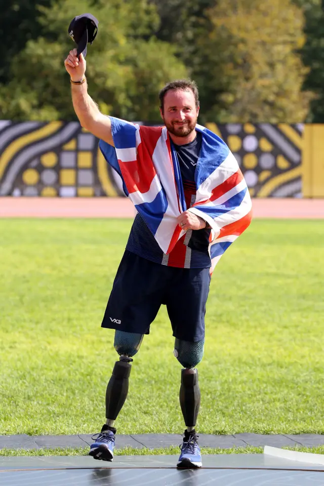 Invictus Games - Sinnott wins gold for fallen colleague - BBC Sport