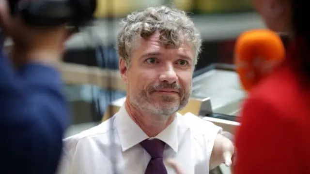 Business Live: Optimism lifts pound - BBC News