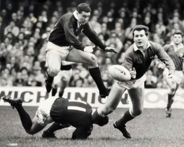 Relive rugby Classics: Wales face Scotland in 1988 Five Nations - BBC Sport