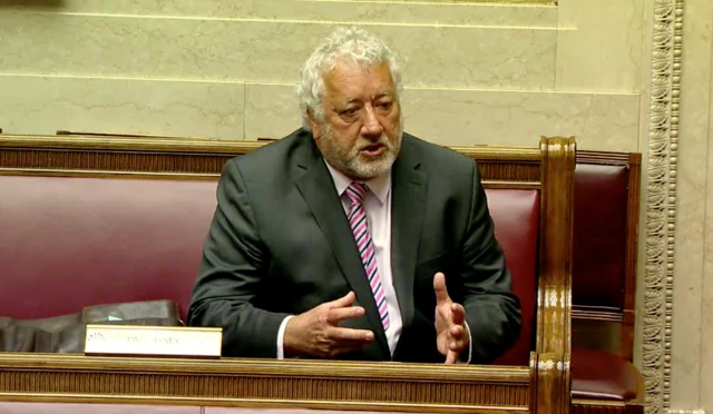 Stormont Live: Agriculture minister updates MLAs on Covid-19 - BBC News