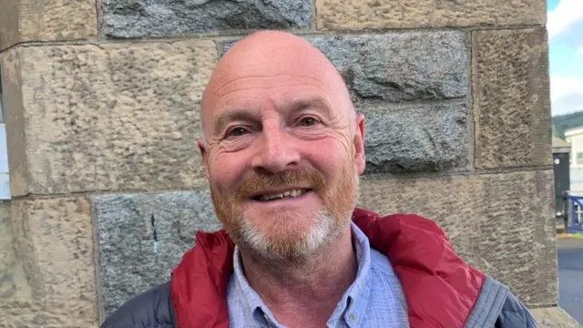 Covid: 'Lifeline' grants announced as UK furlough scheme ends - BBC News