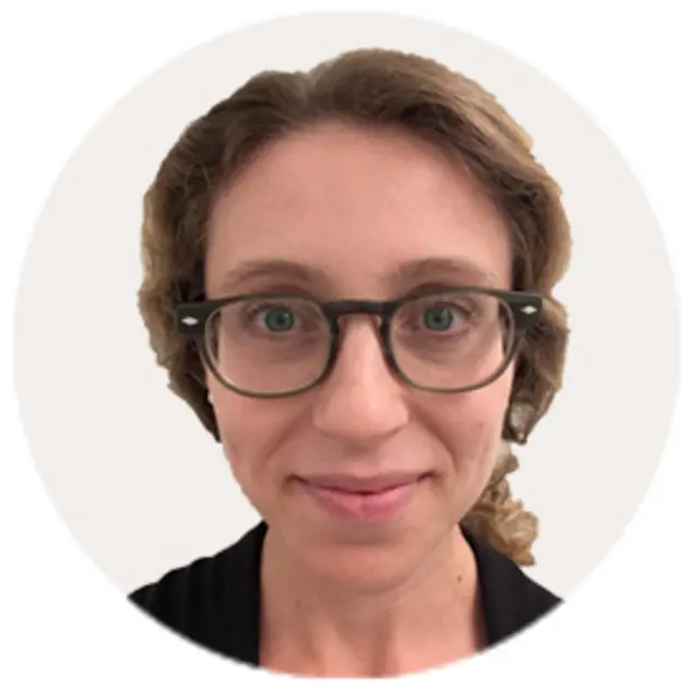 New photos released as police hunt killer - BBC News