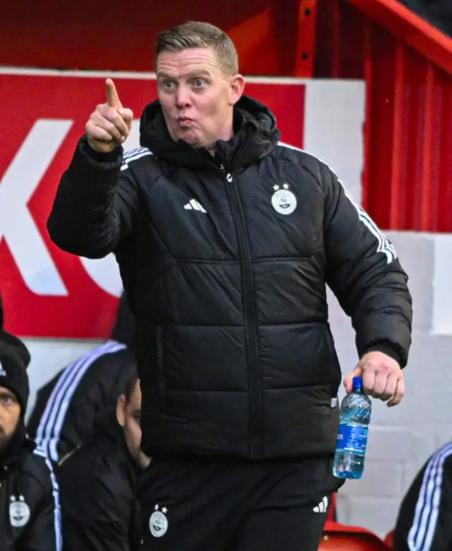 Scottish Premiership: Aberdeen & St Johnstone fight out goalless draw - BBC Sport