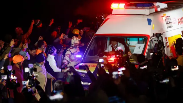 Uttarakhand tunnel rescue live: 41 trapped workers rescued after 17 ...