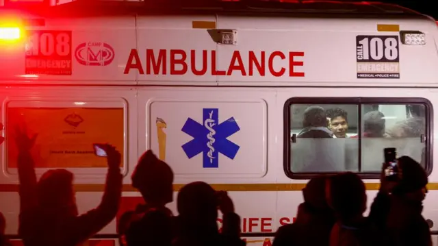 Uttarakhand tunnel rescue live: 41 trapped workers rescued after 17 ...