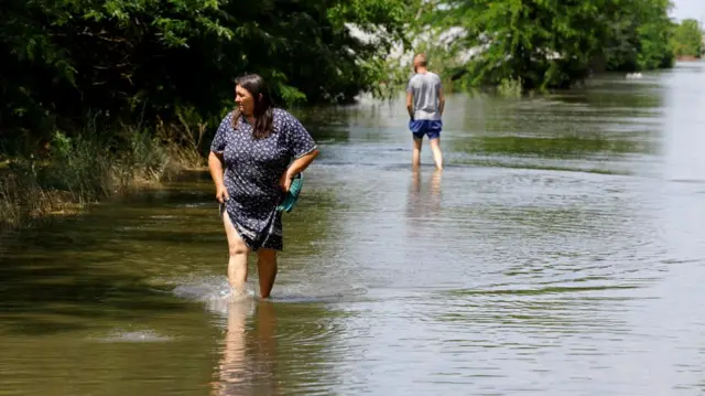 Ukraine dam: Ukraine and Russia accuse each other of shelling flood ...