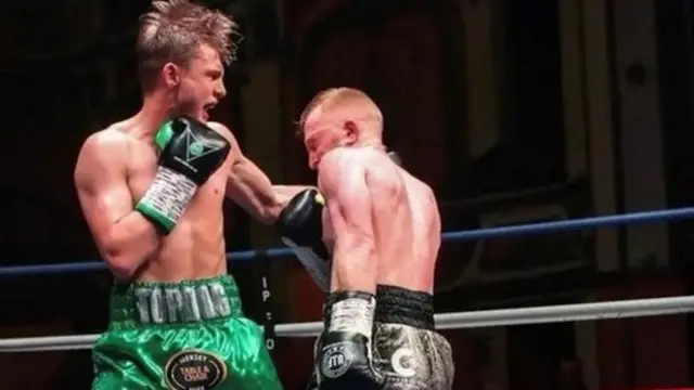Catch-up: Fightzone Boxing – Connor Butler v Matt Windle - BBC Sport