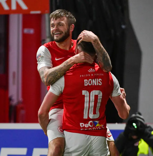 Watch: Irish Premiership - Larne v Glentoran - BBC Sport