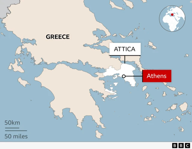 One dead as firefighters battle blazes near Athens - BBC News