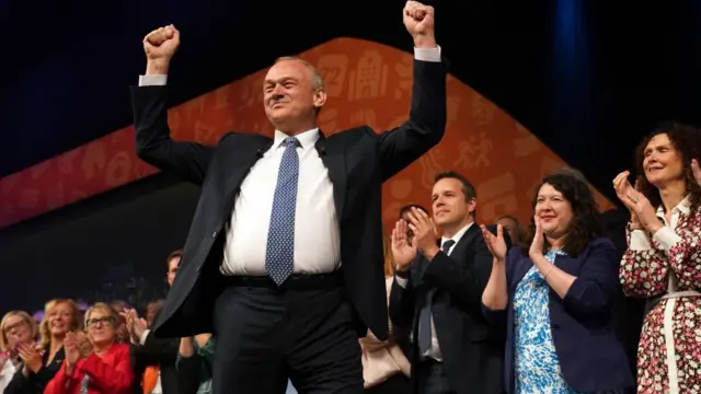 Ed Davey giving Lib Dem conference speech with focus on NHS - BBC News