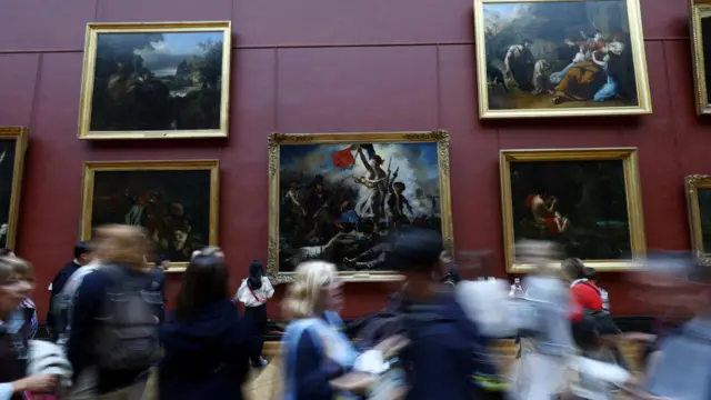 Louvre jewels heist live updates: Museum director answers questions ...