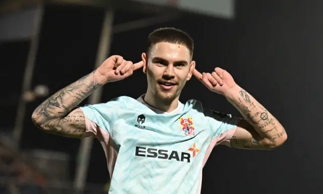 Grimsby Town 1-2 Tranmere Rovers: Kristian Dennis hits 96th-minute ...