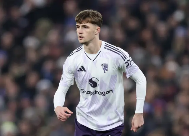 Aston Villa vs Man Utd LIVE: Premier League score, team news, radio ...