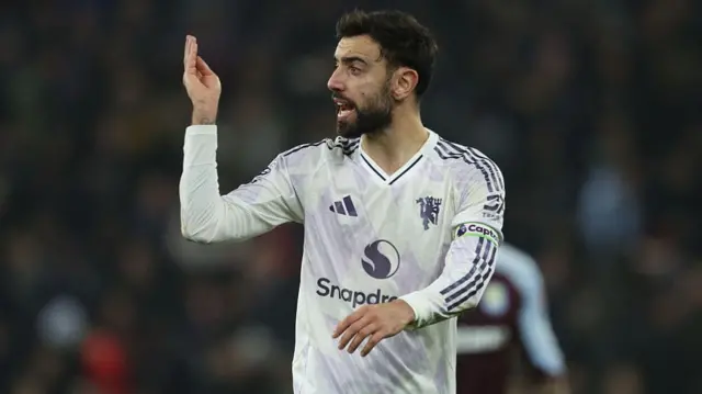 Premier League LIVE: Man Utd lose Fernandes to injury as Aston Villa ...