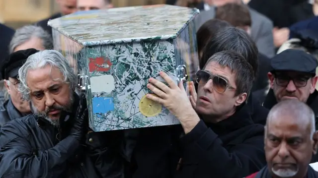 Stone Roses' Ian Brown pays tribute to Mani at funeral - BBC News