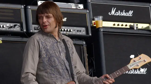 Stone Roses' Ian Brown pays tribute to Mani at funeral - BBC News