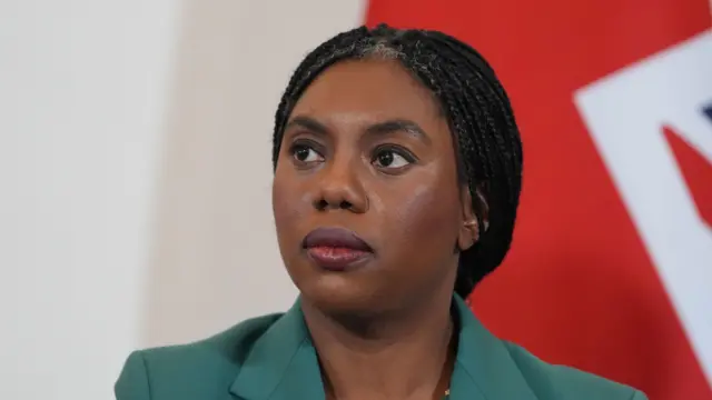 PMQs live: Starmer and Badenoch clash over digital ID U-turn - BBC News