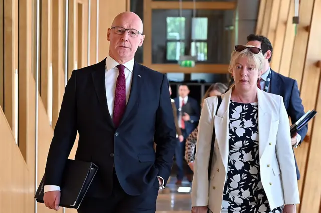 Swinney accused of 'miserly' tax cuts in the budget at FMQs - BBC News