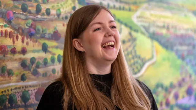 Swinney accused of 'miserly' tax cuts in the budget at FMQs - BBC News