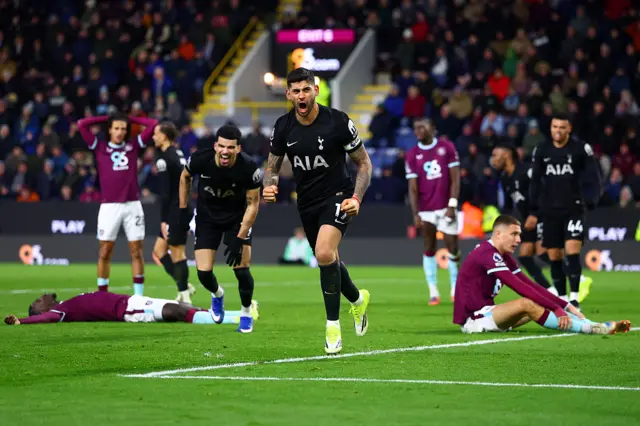 Premier League LIVE: West Ham beat Sunderland, Burnley v Spurs, Man ...