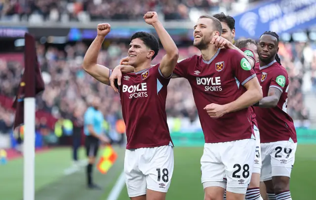 Premier League LIVE: West Ham beatSunderland, Burnley v Spurs, Man City ...