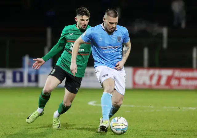 Watch: Hoban nets six as Glens hammer 10-man Carrick - BBC Sport
