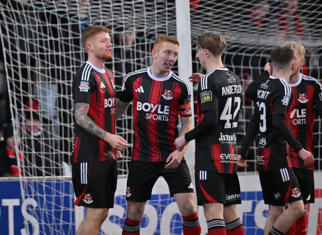 Crusaders vs Dungannon Swifts: Irish Premiership - BBC Sport