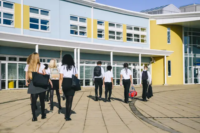 hundreds-of-schools-closed-in-the-west-as-red-met-office-weather