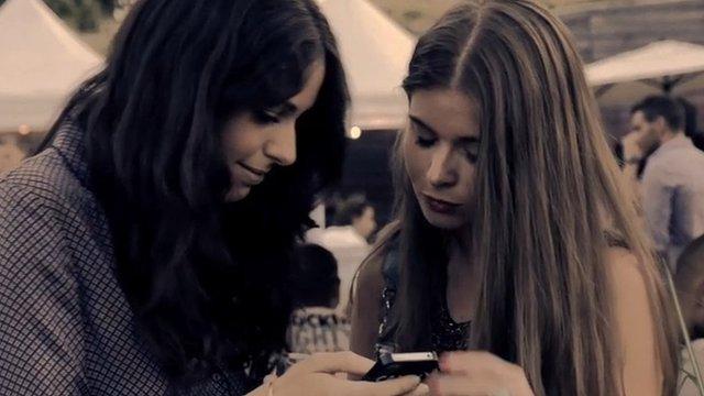 Tinder to charge older users more for premium facilities - BBC News