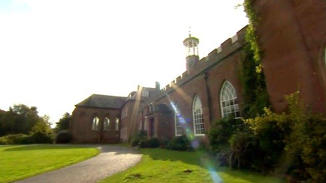 Hartlebury Castle WWI soldiers' scrapbooks on display - BBC News