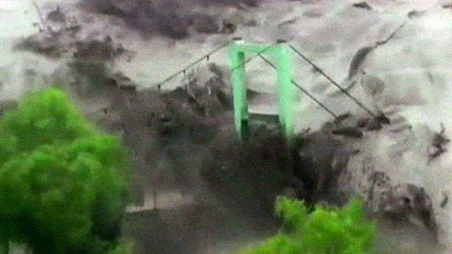 Chile floods death toll rises to 17 as clean-up begins - BBC News