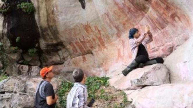 Huge rock paintings reveal what people ate 12,500 years ago - BBC Newsround