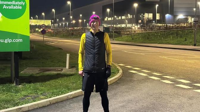 Man prepares for Arctic Circle charity challenge - BBC News