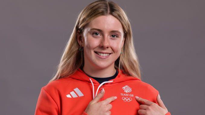 Olympic Games 2024: Emma Finucane wins cycling gold in Paris - BBC Sport