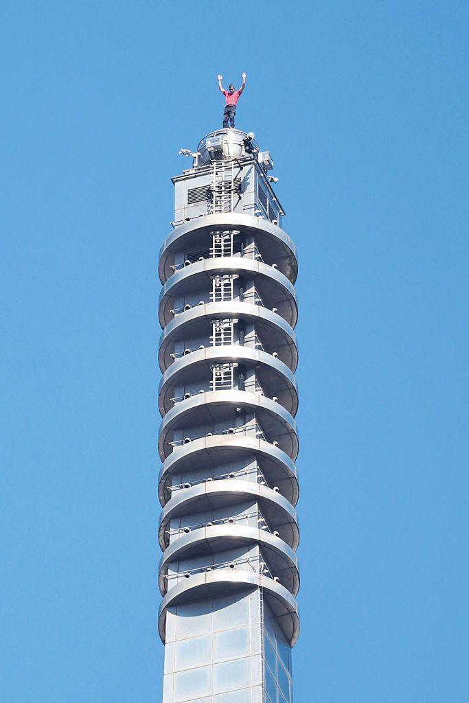 Alex Honnold completes live Netflix free solo climb of Taipei 101 ...