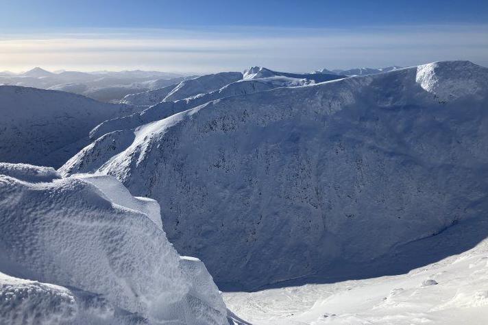 Bumper ski season but also avalanches in Scotland's snowy hills - BBC News