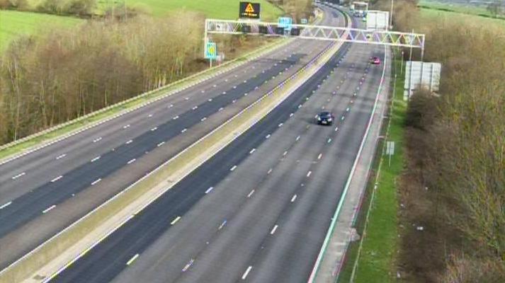 M1 closure in Derbyshire lifts after two-vehicle crash - BBC News