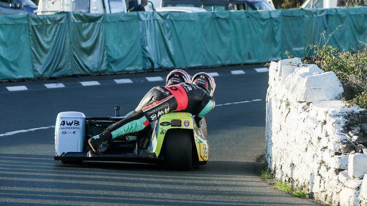 Classic Southern 100 race planned in place of excluded sidecars - BBC News