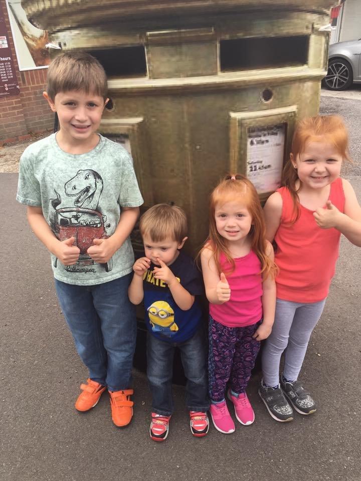 Diver Chris Mears's Rio win marked by fake gold postbox - BBC News