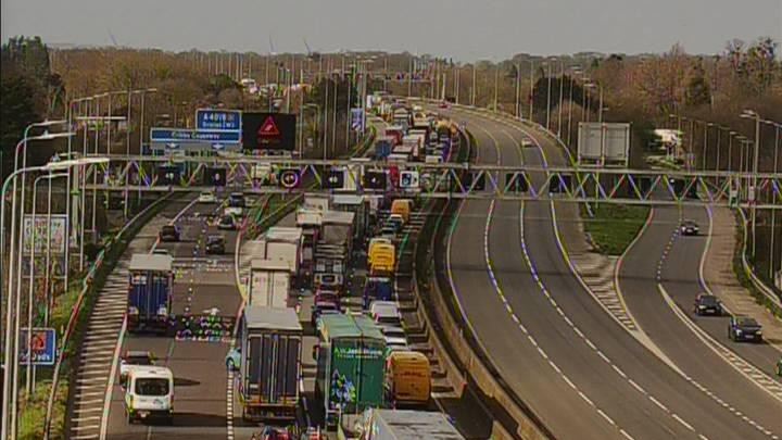 Heavy traffic on M5 after police incident near Bristol - BBC News