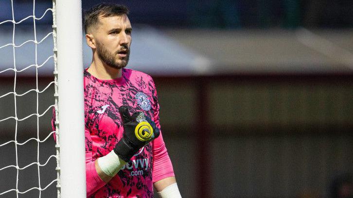 'No better way' to win, says Hibs goalkeeper Jordan Smith - BBC Sport
